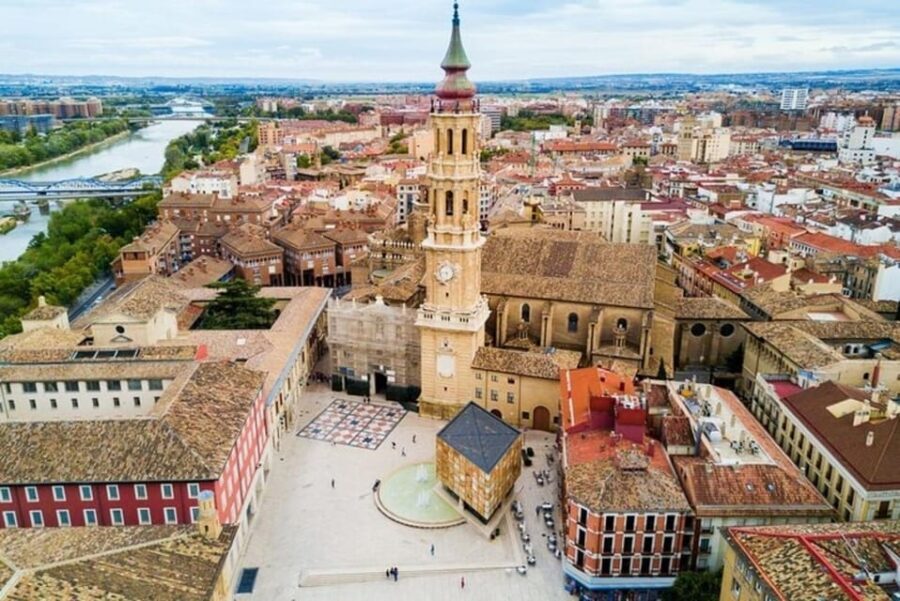 Zaragoza : Must-See Attractions Private Walking Tour - The Experience and Logistics
