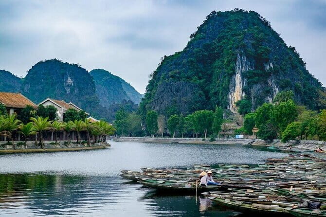 1 Day Luxury Ninh Binh Day Tour Hoa Lu Tam Coc and Mua Cave - How the Day Unfolds
