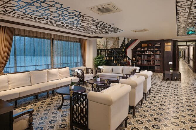2 Days Lan Ha Bay Escapade with Michael Cruise from Hanoi - What Sets This Tour Apart?