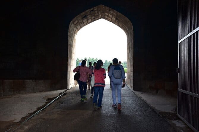 2-Hour Private Walking Tour in Purana Qila - Practical Aspects: What to Expect