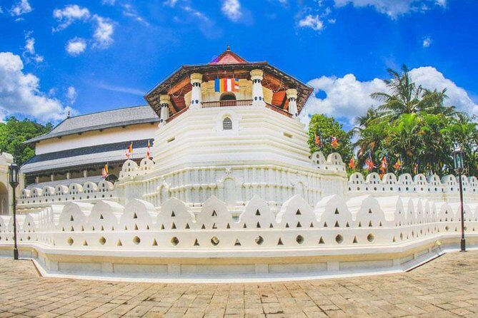3 Days Tour to Kandy, Nuwara Eliya & Sigiriya - Day 2: From Tea Hills to Village Charm