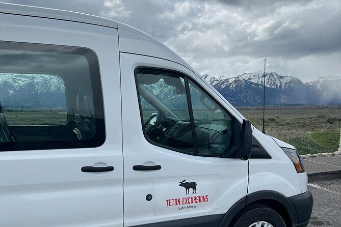 5 Person Full Day PRIVATE Yellowstone Tour- Picnic, Binoculars, Scope, Huge Van - Who Will Love This Tour?