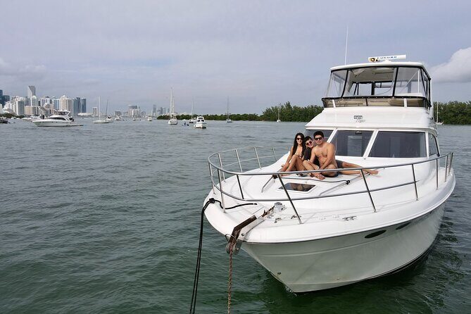 52' Yacht Rental in Miami Beach with Experienced Captain - Who Should Consider This Tour?