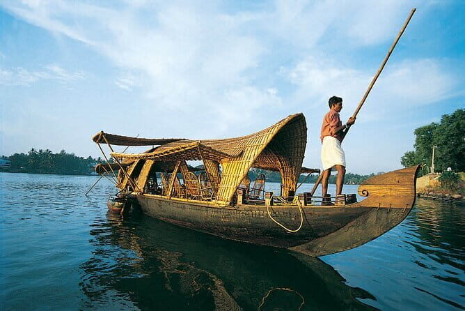 6 Days Kerala Tour Package With Houseboat Stay - Moving to the Tea Hills of Munnar
