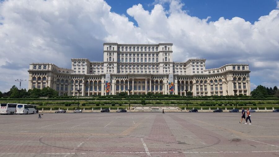 6h Communism Tour in Bucharest with Ceausescu Mansion - An In-Depth Look at the 6-Hour Communism Tour