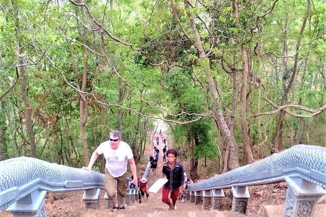 7 Days Cambodia Tour Round Trip for Siem Reap and Battambang - Cruising the Tonle Sap and Floating Villages
