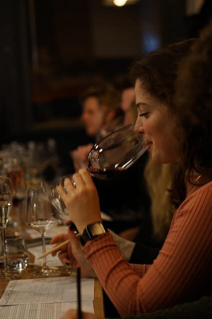8-Tier Hungarian Wine Tasting in a Cozy Downtown Wine Bar - Authentic Reviews That Speak Volumes