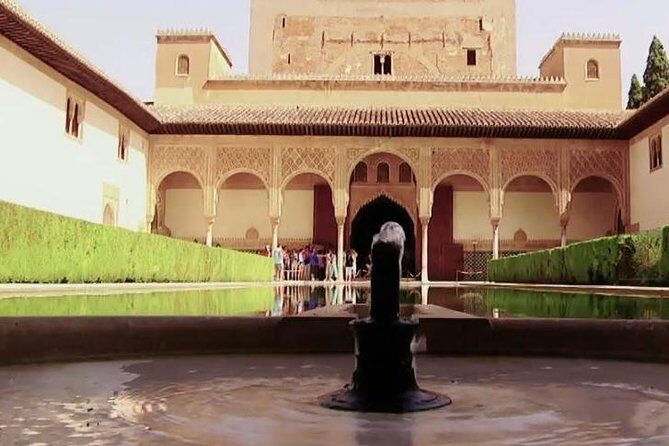 Alhambra Private/Small Group Tour & Nasrid Palaces Skip the Line - The Educational Value and Authenticity