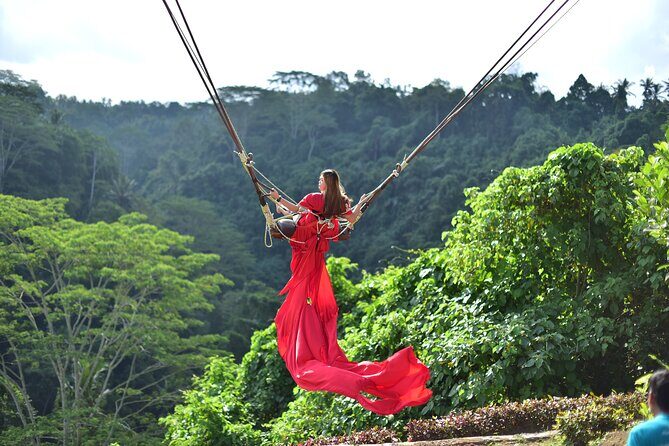 All-Inclusive Ubud Bali Private Full-Day Tour - Stop 2: Tohpati Batik Art Village