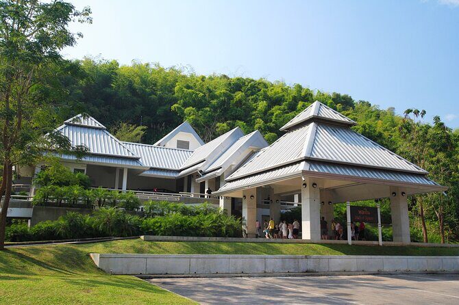 Ancient City Tour from Chiang Rai with Golden Triangle Royal Vila - Who Should Consider This Tour?