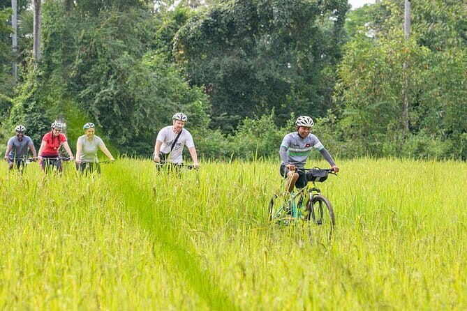 Angkor Wat Cycling Tour With local Tour Guide from Siem Reap - Authentic Perspectives from Travelers