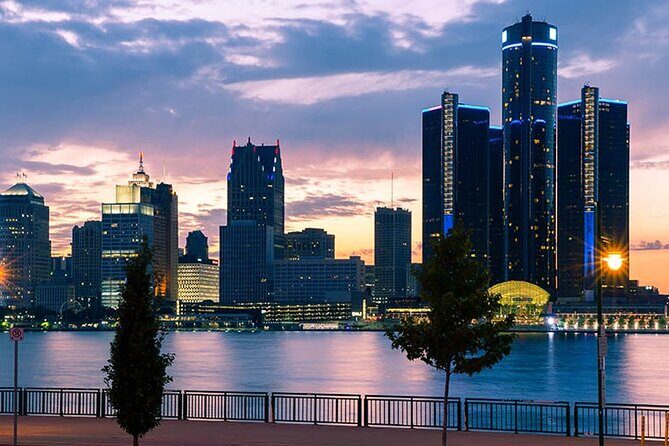 Arrival Private Transfer: Detroit Airport DTW to Detroit in Luxury SUV - FAQs