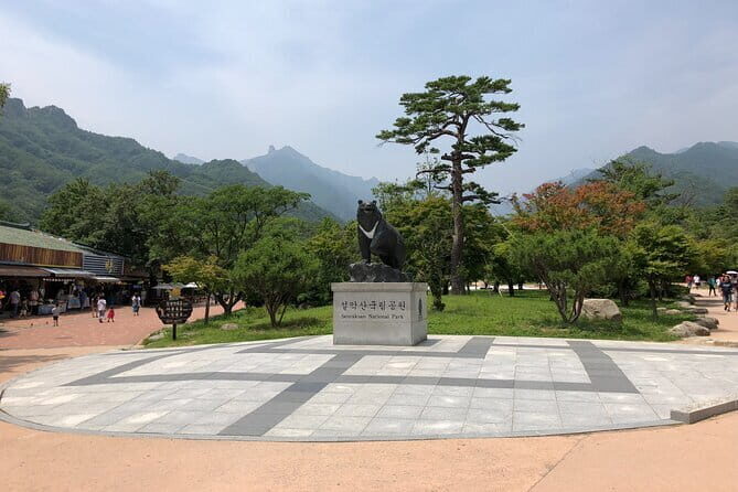Autumn Foliage-Mt. Seorak, Sokcho Beach, Market, Observatory - An In-Depth Look at the Tour
