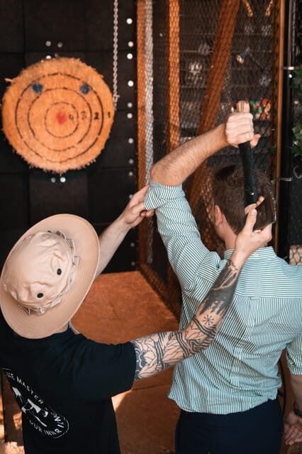 AXE THROWING EXPERIENCE IN ANTWERP - What to Expect from Your Axe Throwing Session