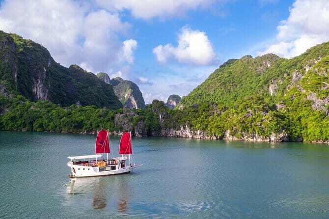 Bai Tu Long Private Day Cruise with Lunch and Best Care - The Scenic Cruise and the Highlights