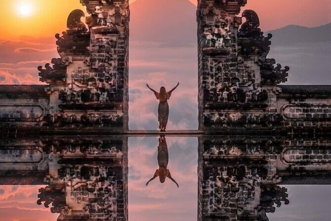 Bali Instagram Tour: Gate of Heaven Lempuyang Trip All Inclusive - Lunch at Bukit Gangga: Indonesian Flavors Amid Nature