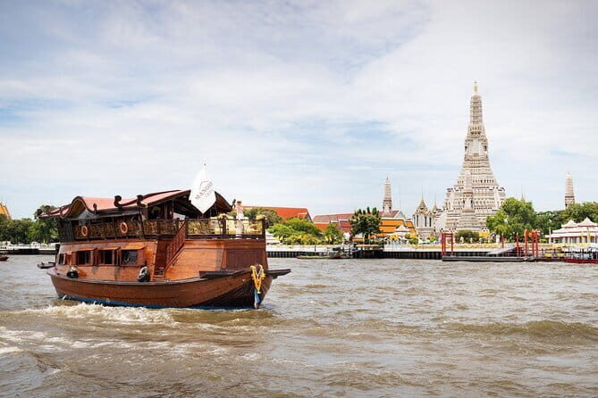 Bangkok Manohra Cruise Sunset Dining on Chao Phraya River - The Dining Experience: Thai Cuisine at Its Best