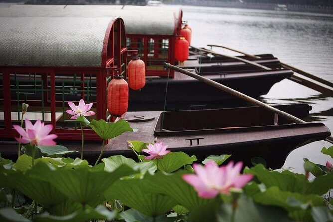 Beijing Hutong Night Tour with Yunnan Style Dinner and Chartered Boat Ride at Houhai Lake - Frequently Asked Questions