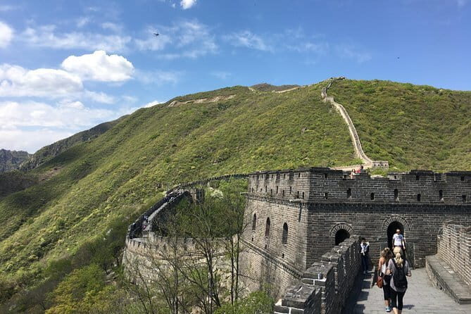 Beijing Private Tour: Mutianyu Great Wall, 798 Art Zone + Folk Art Show with Tea - Exploring the 798 Art Zone: Beijing’s Modern Cultural Hub