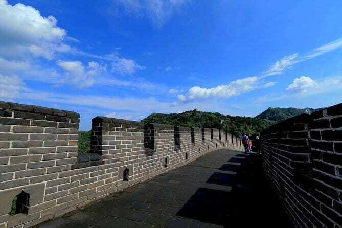 Beijing's Mutianyu Great Wall with Special Peking duck lunch and acrobatics show - A Brief Cultural Stop: Jade Gallery Visit