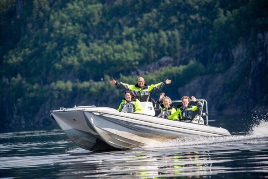 Bergen: Bergen Fjord by Zodiac or Pontoon Boat - Why a Private Boat Tour in Bergen Is Special