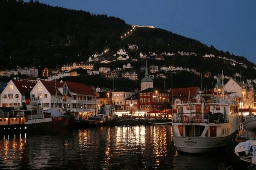 Bergen: Christmas Market and City Highlights Walking Tour - Practical Details and Value