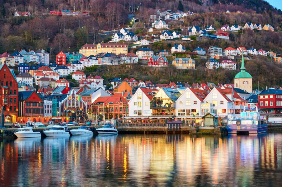 Bergen: Sightseeing Walking Tour with Ferry Ride - In-Depth Look at the Tour Experience