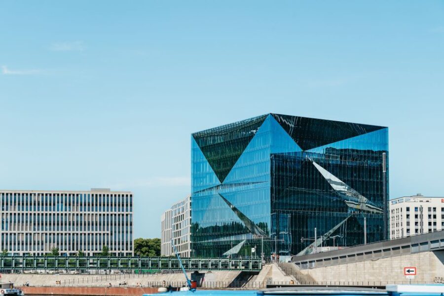 Berlin: 1-Hour City Tour by Boat with Guaranteed Seating - The Itinerary Breakdown: What You’ll See and Experience