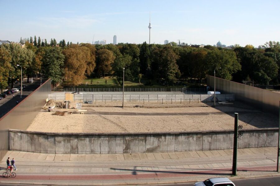 Berlin: Berlin Wall and the Cold War Walking Tour - Who Should Take This Tour?