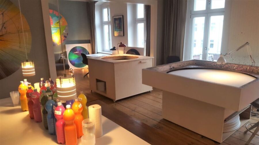 Berlin: Create Your Own Spin Painting at Jans Echternacht - The Experience in Detail: What to Expect