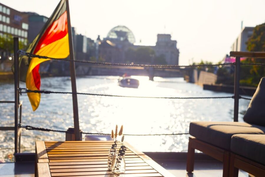 Berlin: Evening Sightseeing River Cruise on the Spree - The Charm of Seeing Berlin from the Water