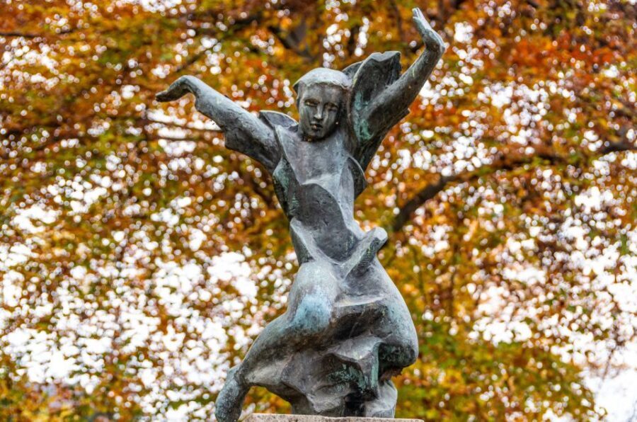 Berlin: Friedenau Neighborhood Historic Walking Tour - Exploring Friedenau: A Neighborhood of Artists and Politicians