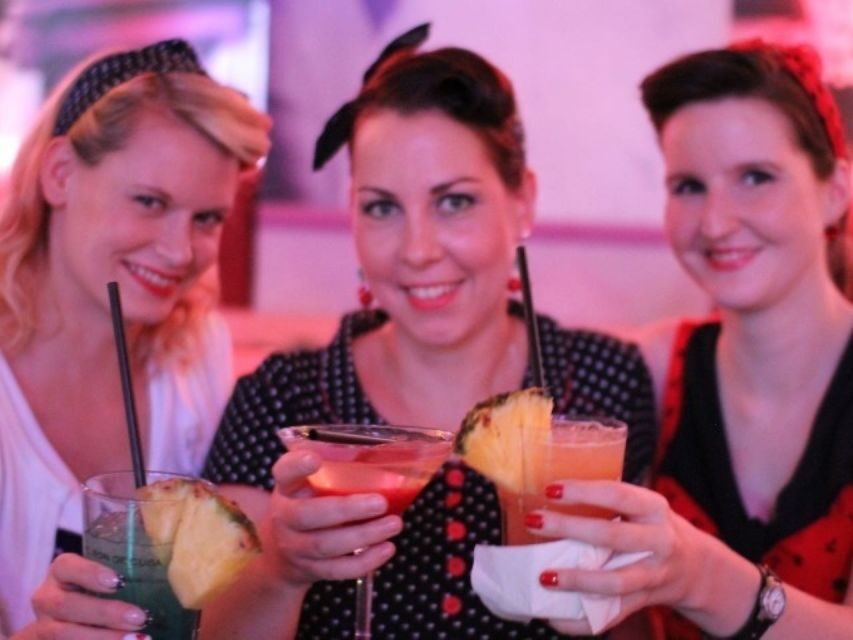 Berlin: Knutschfleck Ticket with Variety Show and Dinner - FAQ