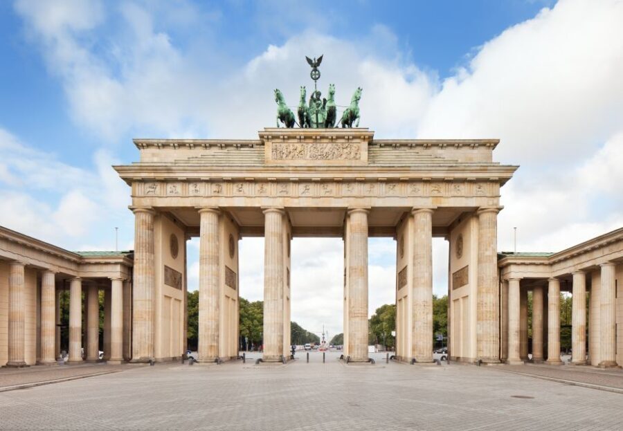 Berlin: Private 2-Hour Sightseeing Tour in Classic GDR Van - Why the Vintage Van Matters