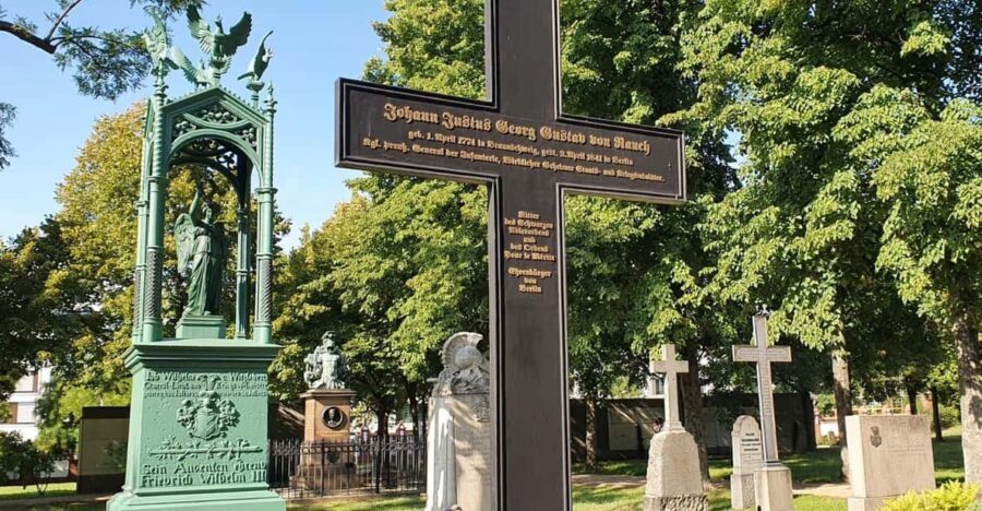 Berlin: Tour through the Invalids' Cemetery - Reviews and Authentic Voices