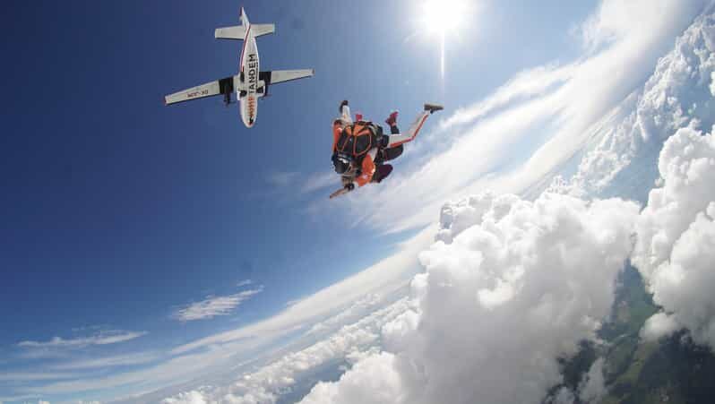 Best skydiving close to Brno and Olomouc - An in-depth look at the skydiving experience near Brno and Olomouc