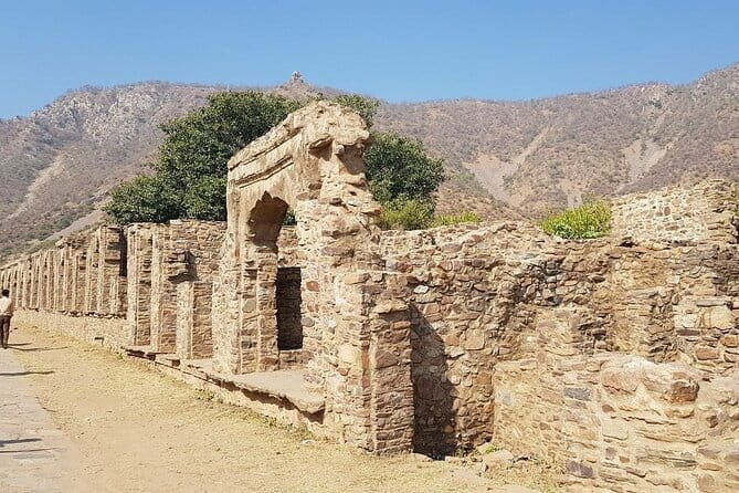 Bhangarh Fort Abhaneri and the Monkey Temple Day Trip from Jaipur - Bhangarh Fort: The Eerie Legend