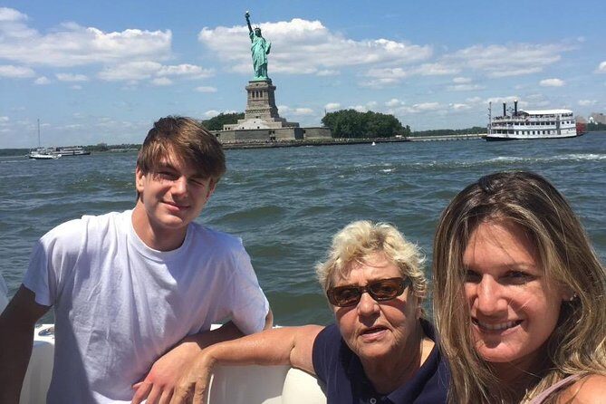 Boat Tour NYC Skyline, Statue of Liberty, Private Yacht Tour - An In-Depth Look at the Tour Itinerary