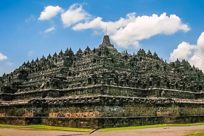 Borobudur Climb Up and Selogriyo Temple Rice Terraces Trekking - Authenticity and Authentic Experiences