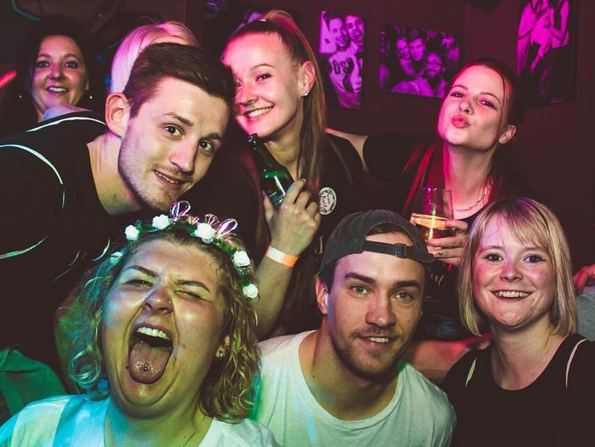 Bremen: Private pub crawl with insider-guide & free shots - Who Will Love This Experience?