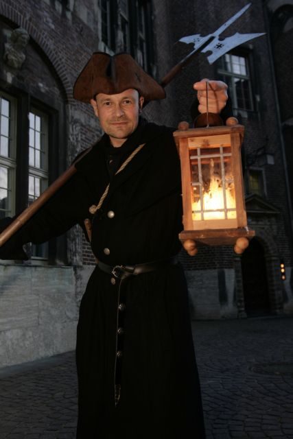 Bremen: Walking Tour in German with Night Guard - What Makes This Tour Special