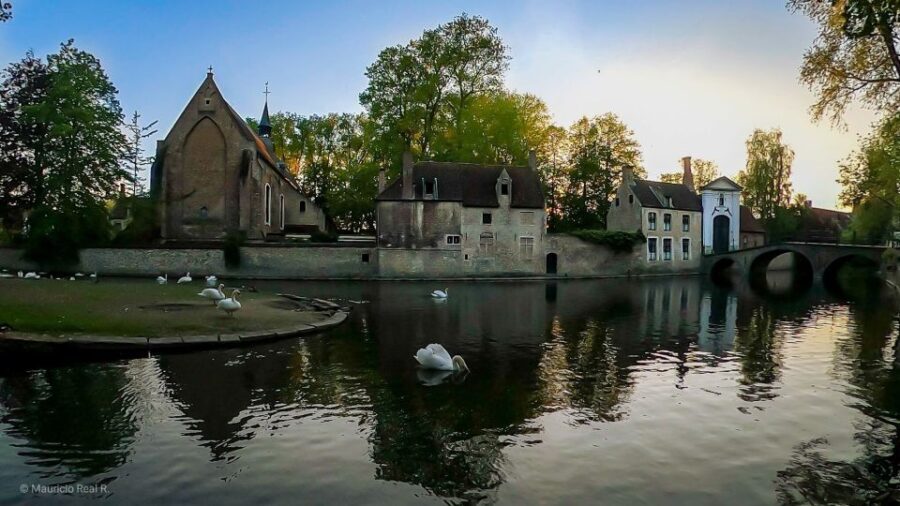 Bruges: Private Historical Highlights Walking Tour - The Highlights and Why They Matter