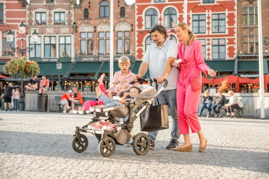 Bruges : Your private 30min. photoshoot in the medieval city - The Experience Considered