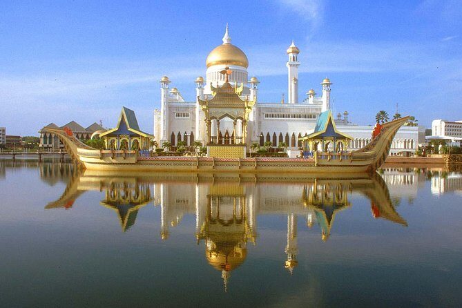 Brunei Half Day City Tour with Royal Regalia & Sultan Omar Ali Saifuddin Mosque - Who Is This Tour Best For?