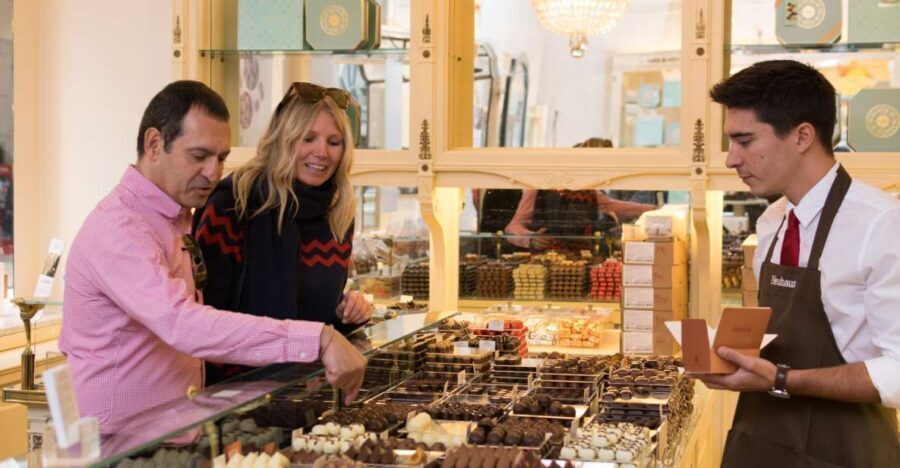 Brussels: Belgian Chocolate Tasting Tour - Visiting Notable Chocolate Shops