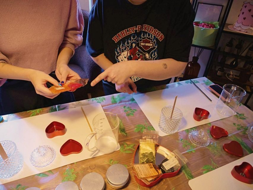 Bucharest: Soy candle pouring workshop in city center - The Itinerary: What to Expect During Your Candle Making Session