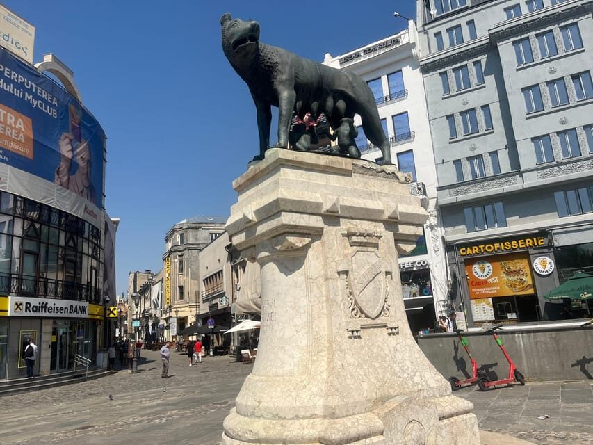 Bucharest: Walking tour with Italian speaking guide for small groups - What Sets This Tour Apart?
