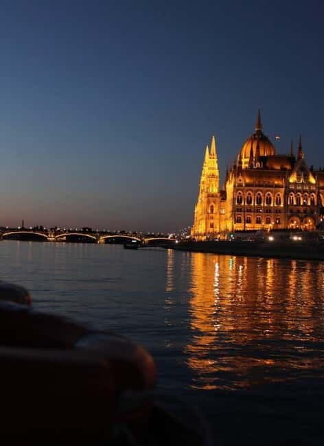Budapest: Boat Cruise with Personal Guide and Drink - The Guides: Local Experts with a Personal Touch