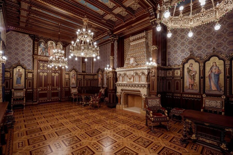 Budapest: Buda Castle Walk with Saint Stephen's Hall - The Experience in Detail