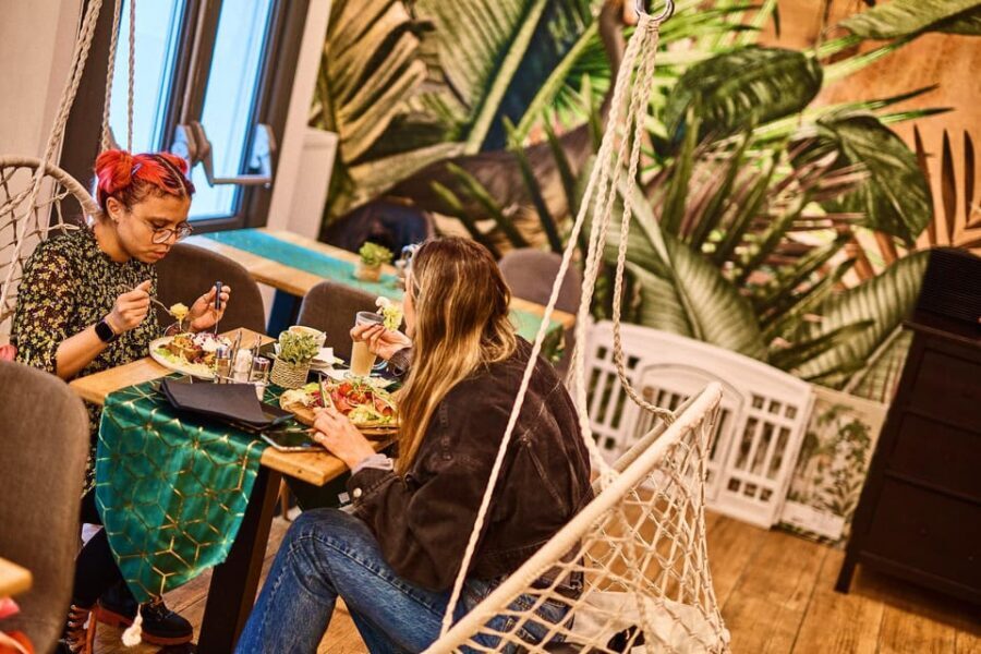 Budapest: Eggscuse Me? Brunch & Bistro's Bottomless Offer - The Bottom Line